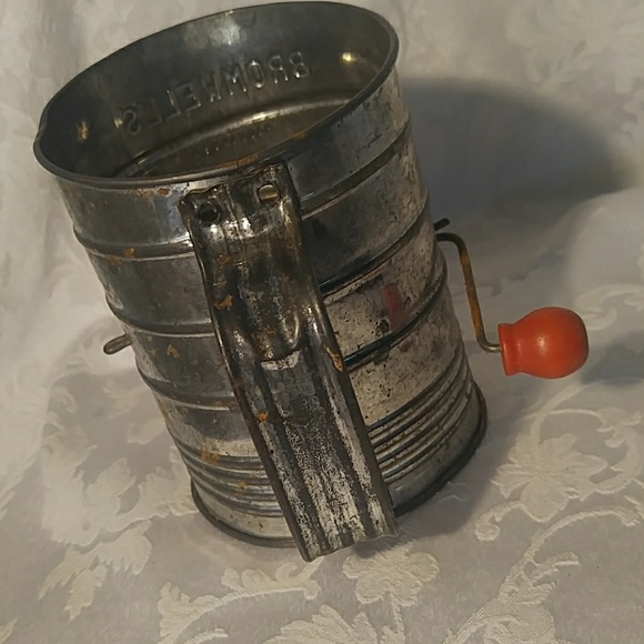 bromwell | Kitchen | Antique Bromwell Sifter 3 Cup | Poshmark